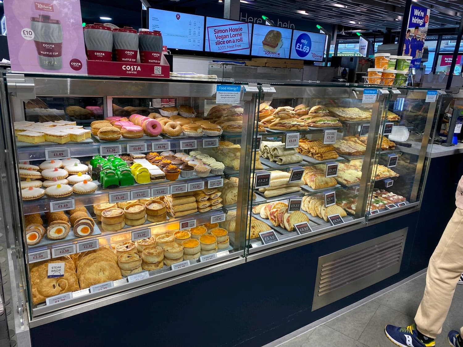 Ambient Food Display: Enhancing Presentation and Preservation